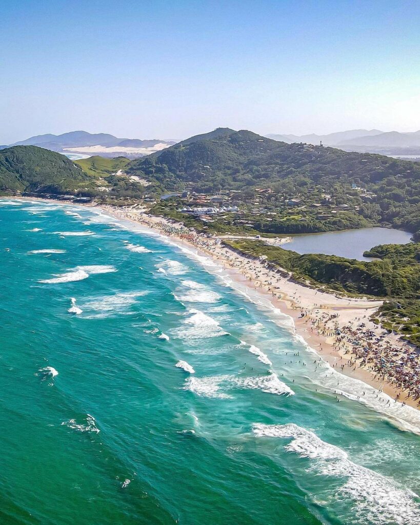 Praia do Rosa em Imbituba: guia completo